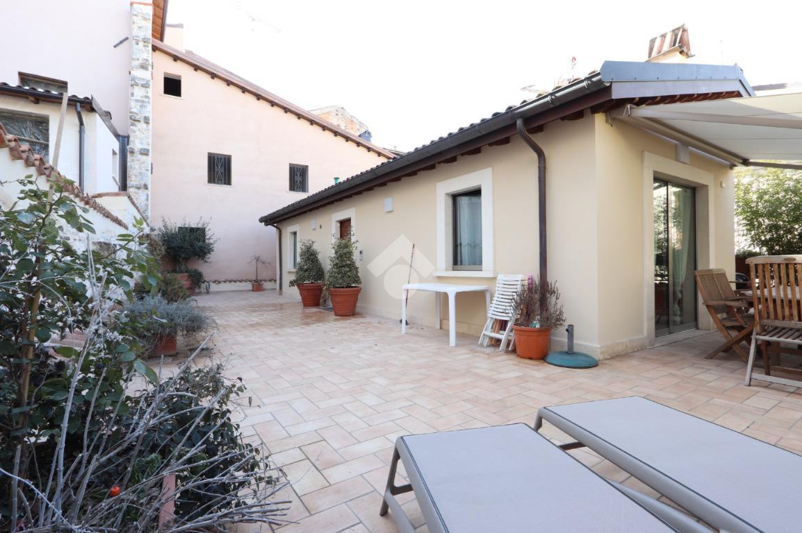 Casa indipendente in vendita a L'Aquila