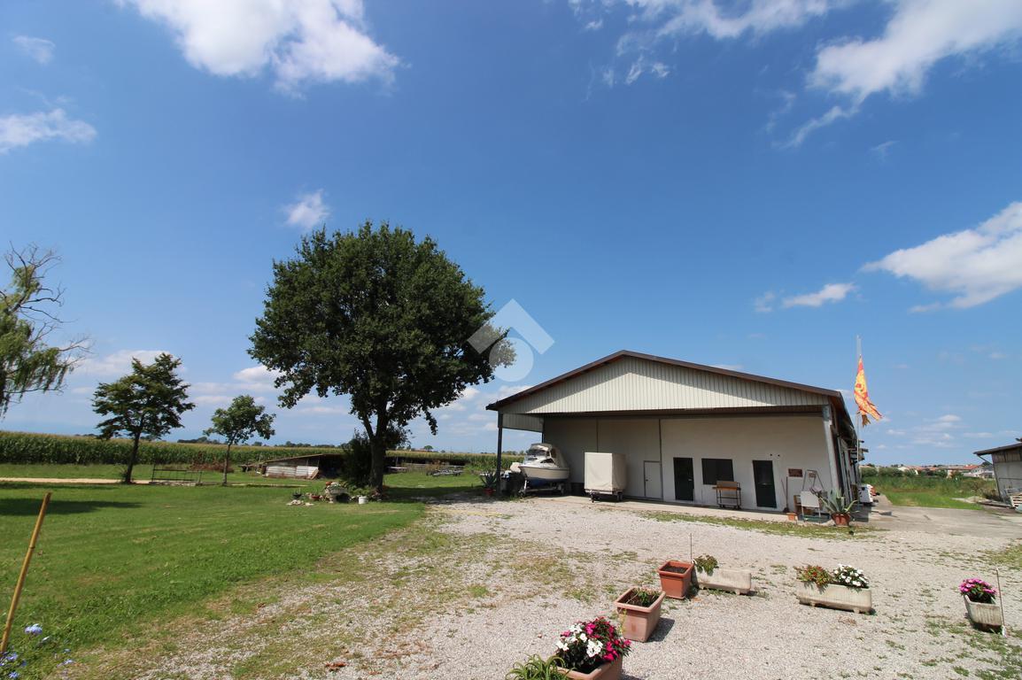 Capannone in vendita a Caorle