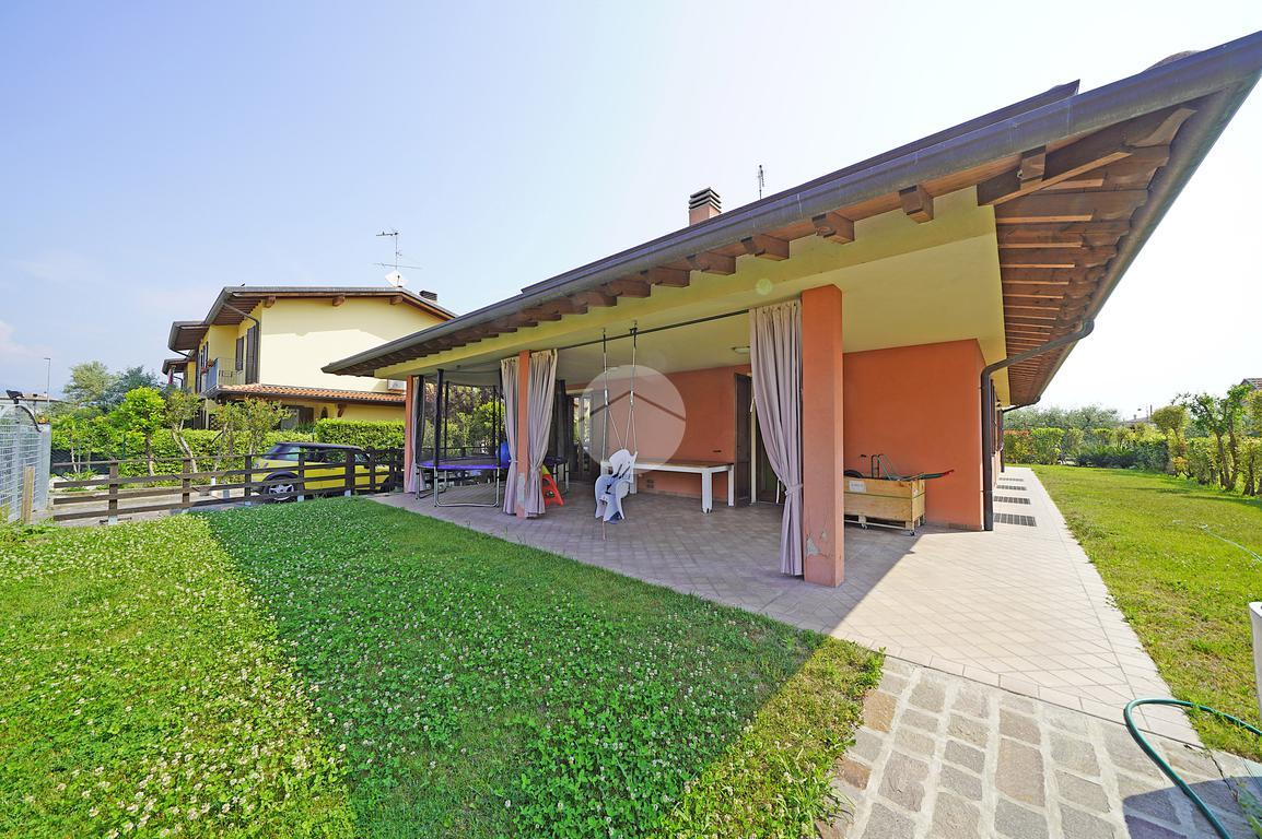 Villa in vendita a Puegnago Sul Garda