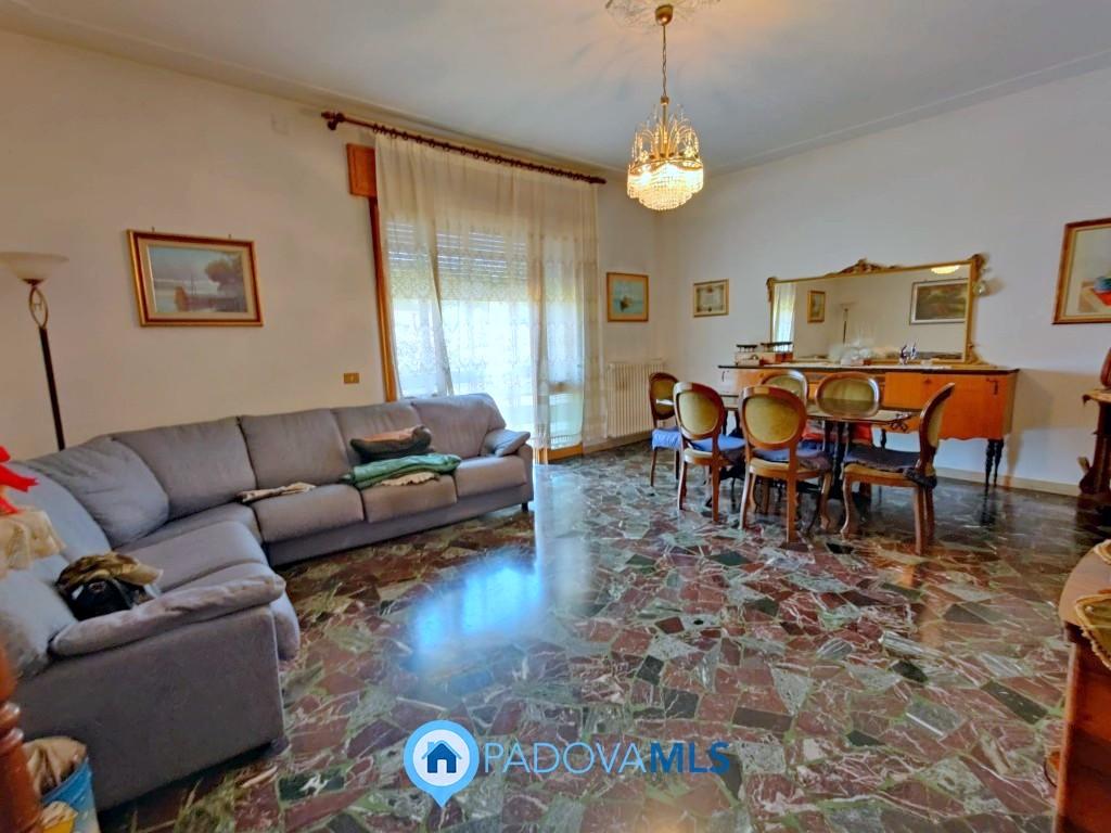 Appartamento in vendita a Due Carrare