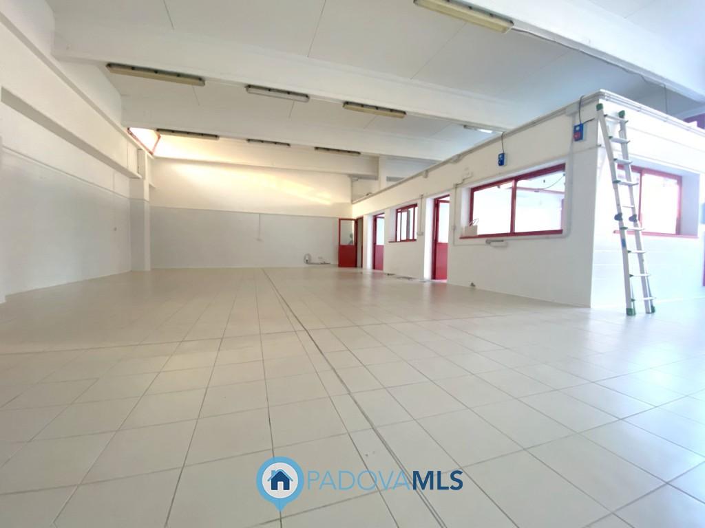 Magazzino in vendita a Padova