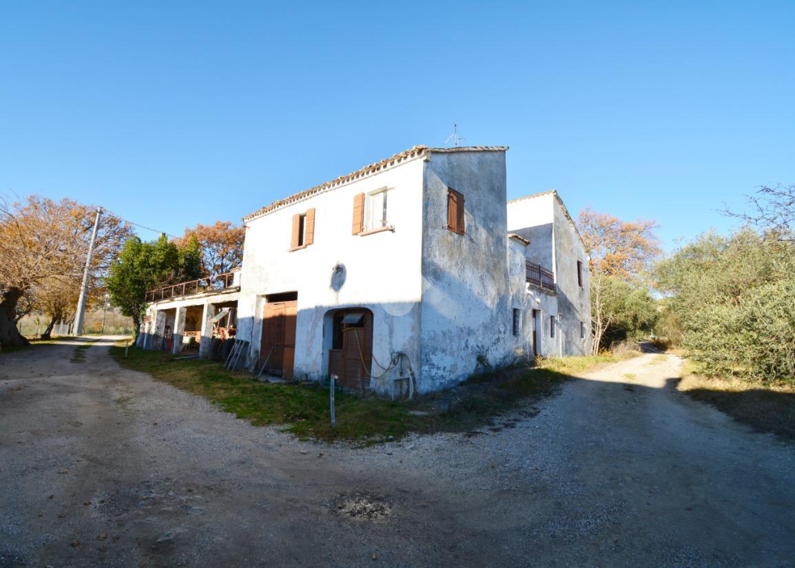 Rustico in vendita a San Clemente