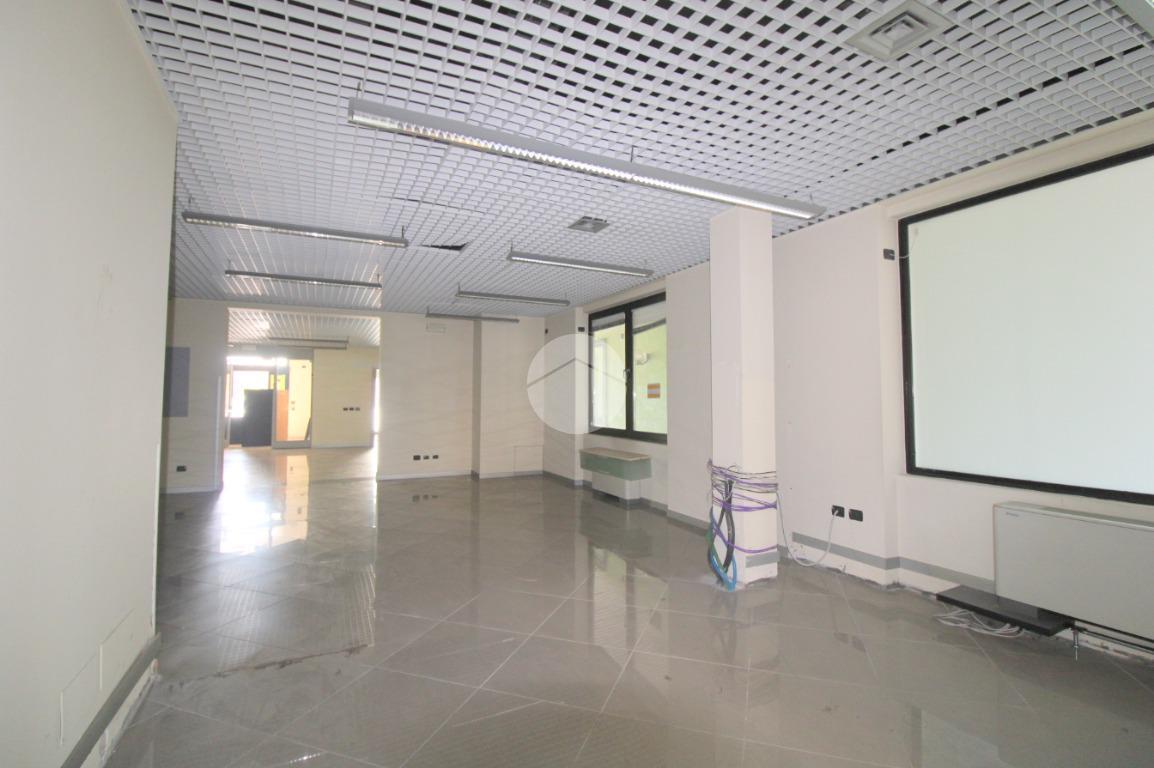 Negozio in affitto a Travagliato