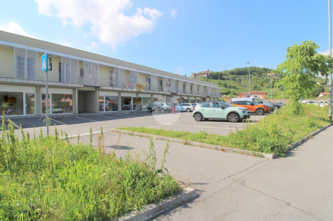 Negozio in vendita a Rovato