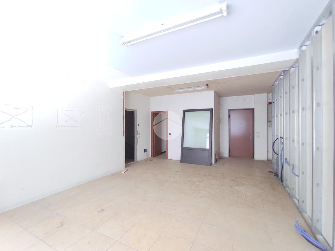 Negozio in affitto a Ospitaletto