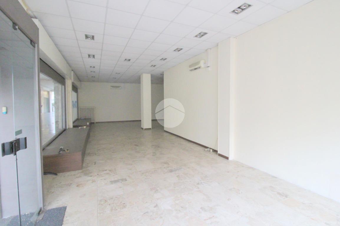 Negozio in vendita a Rovato