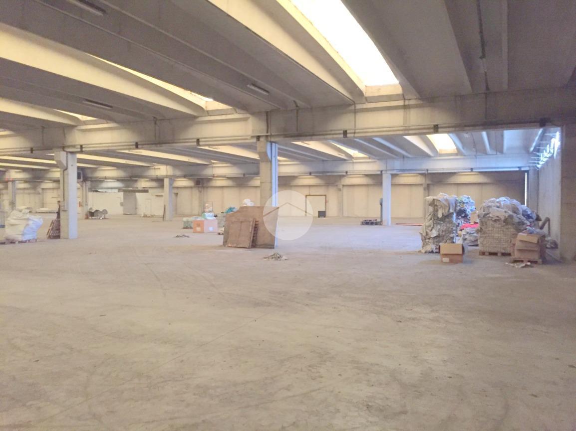 Capannone in vendita a Rovato