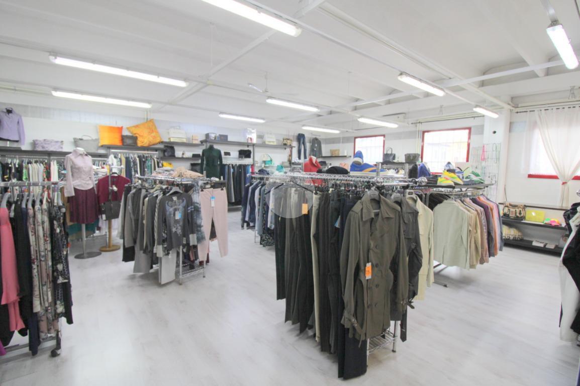 Negozio in affitto a Gussago