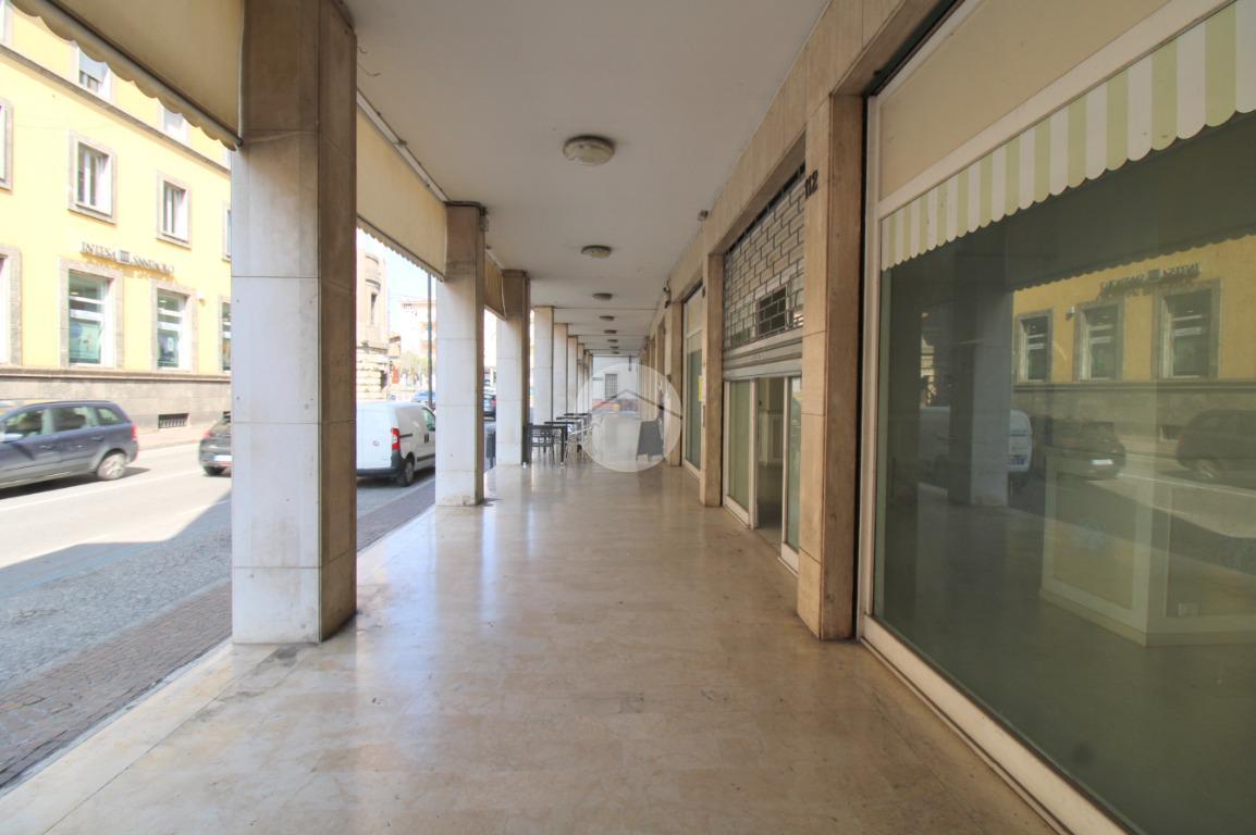 Negozio in affitto a Rovato