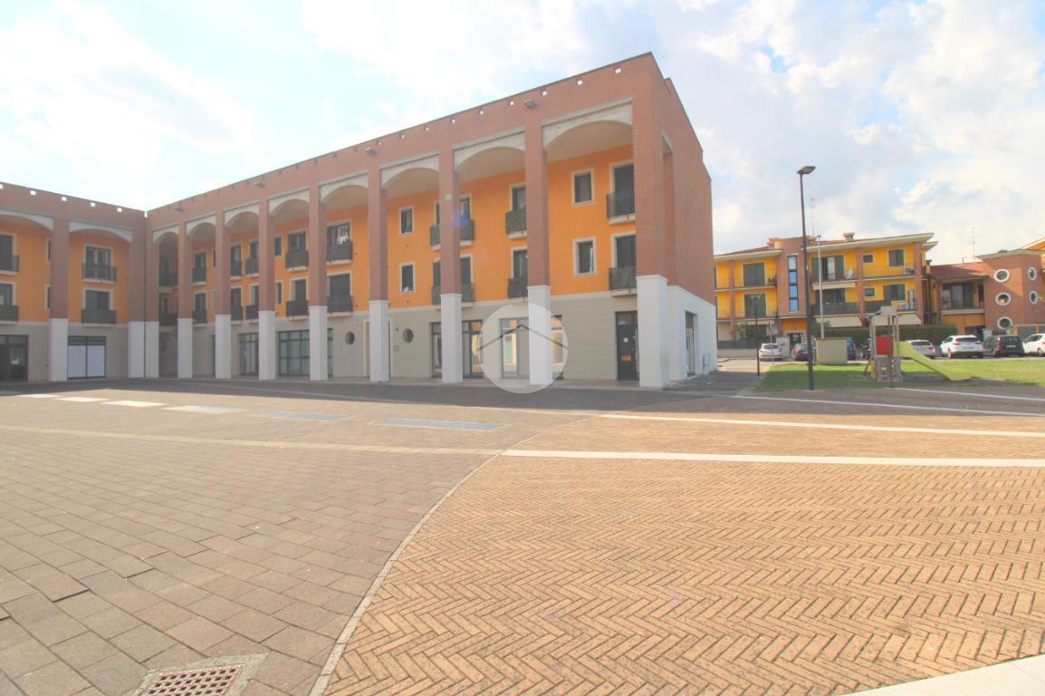 Negozio in affitto a Travagliato