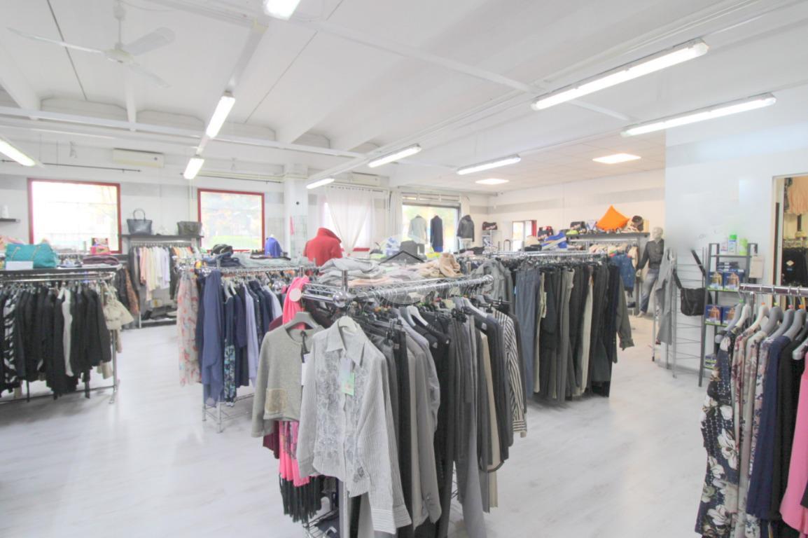 Negozio in affitto a Gussago