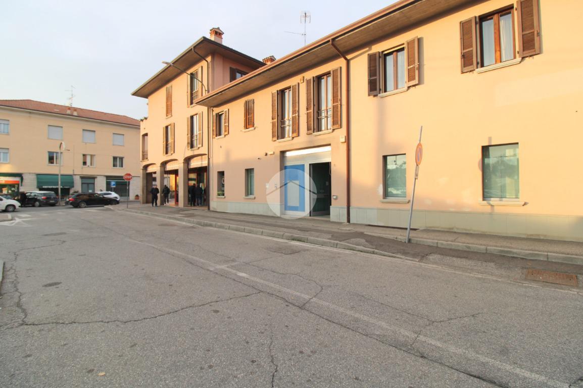 Negozio in affitto a Rovato