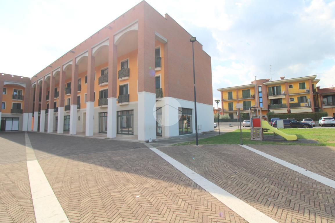 Negozio in vendita a Travagliato