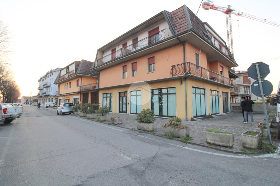 Negozio in vendita a Travagliato