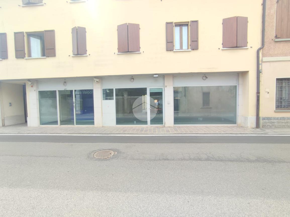 Negozio in affitto a Berlingo