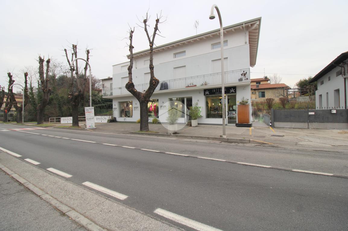 Negozio in vendita a Rovato