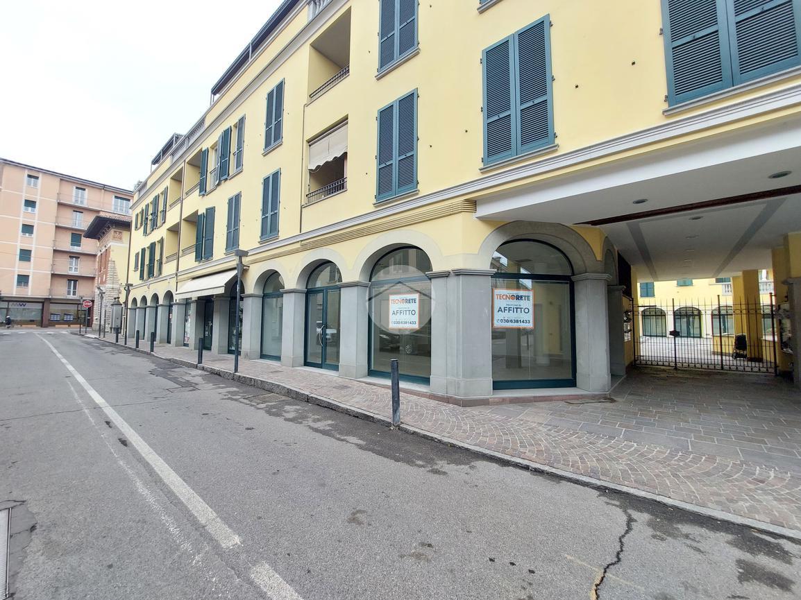 Negozio in vendita a Rovato