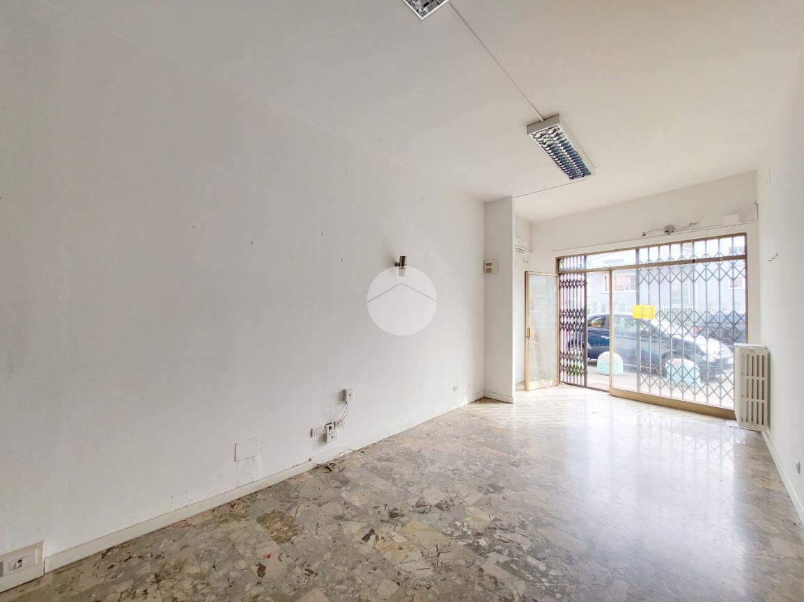 Negozio in affitto a Travagliato