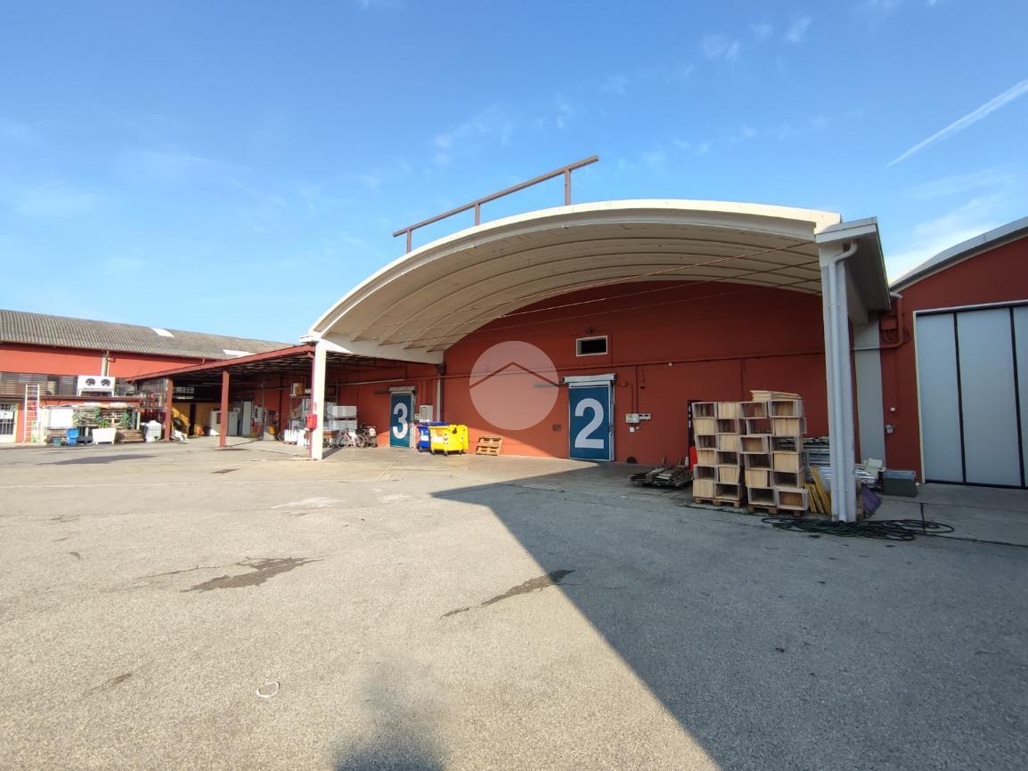 Capannone in affitto a Cellatica