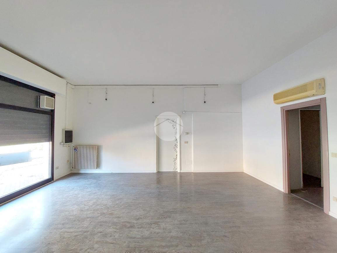 Negozio in affitto a Brescia