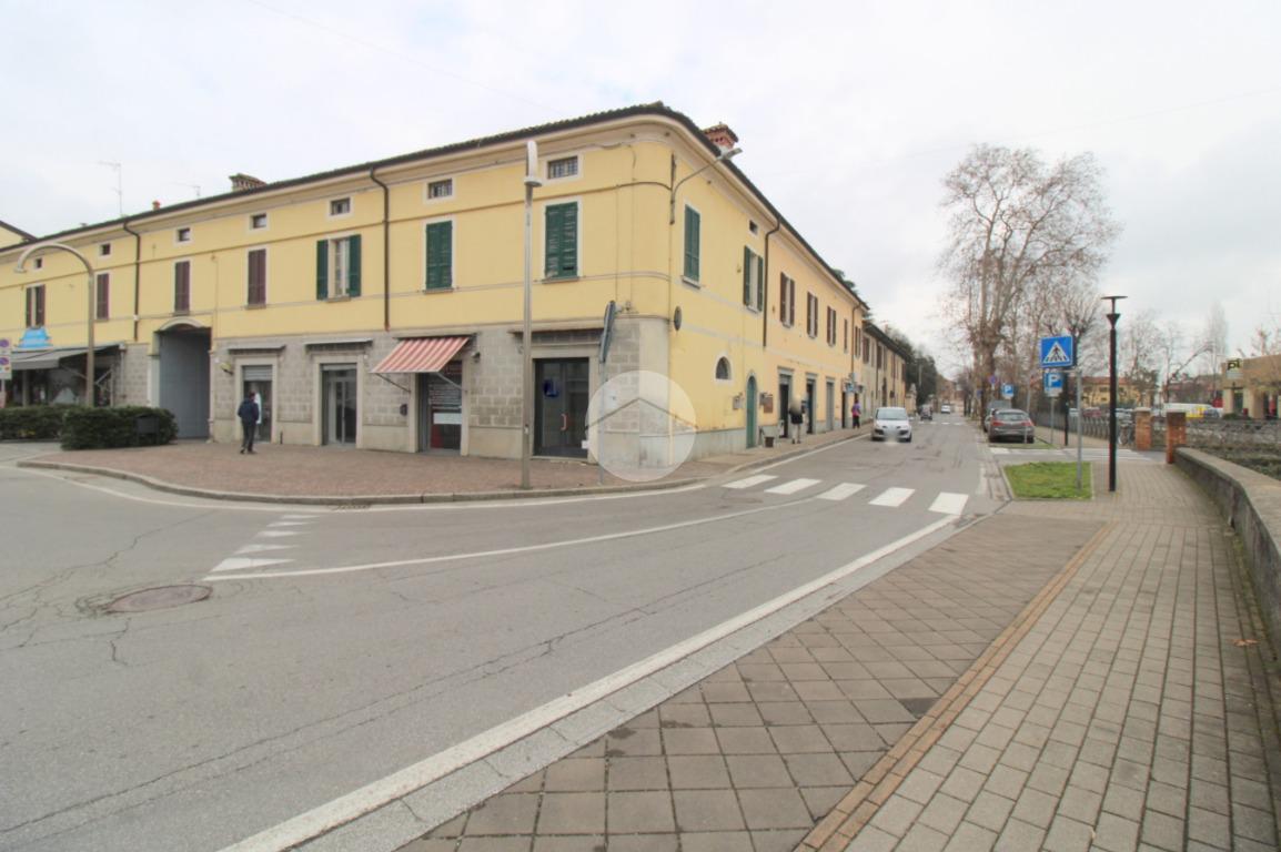 Negozio in affitto a Rovato