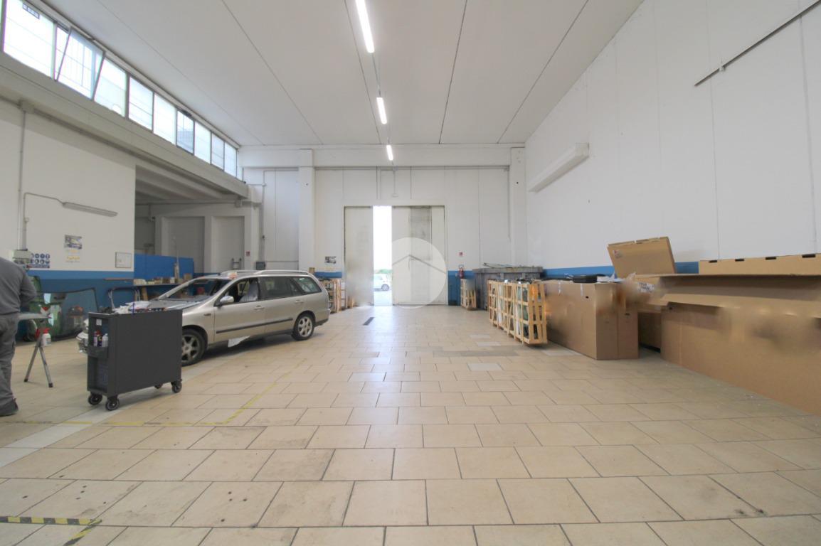 Negozio in affitto a Coccaglio