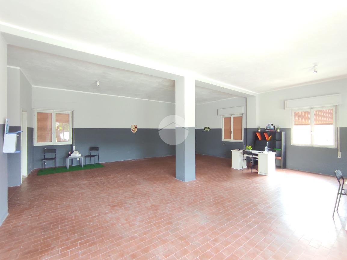 Magazzino in vendita a Monticelli Brusati