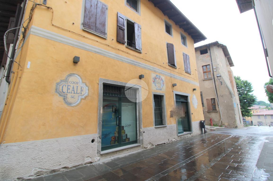 Negozio in vendita a Rovato