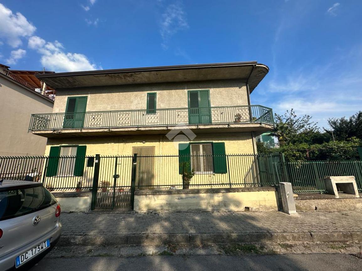 Palazzo in vendita a Pago Del Vallo Di Lauro