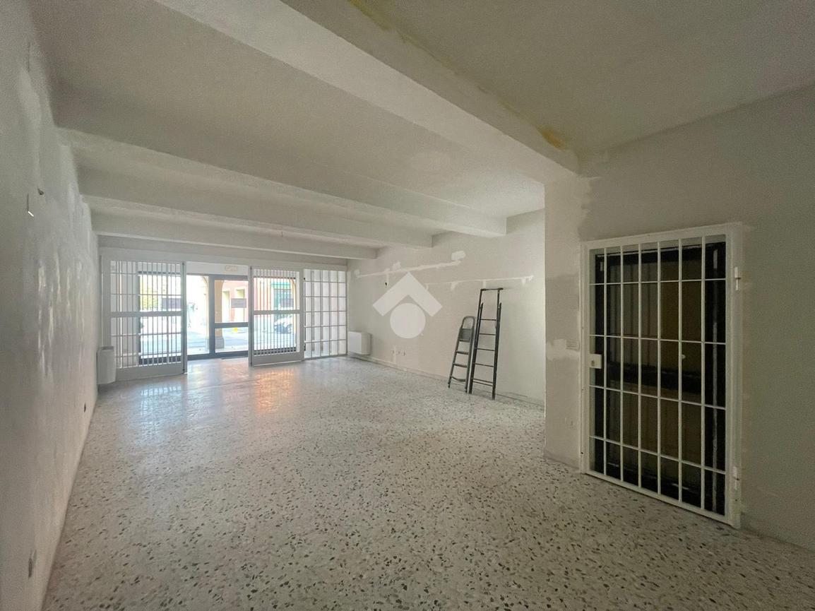 Negozio in affitto a Sant'Ilario D'Enza