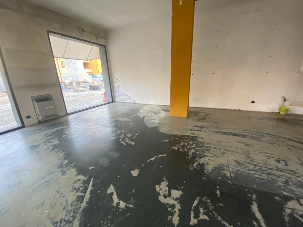 Negozio in affitto a Sant'Ilario D'Enza