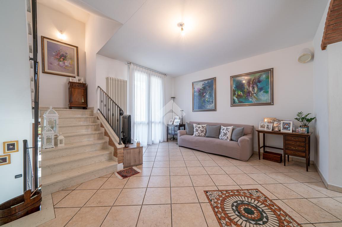 Villa in vendita a Montecchio Emilia