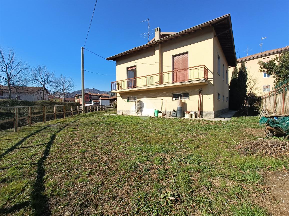 Villa in vendita a Ambivere