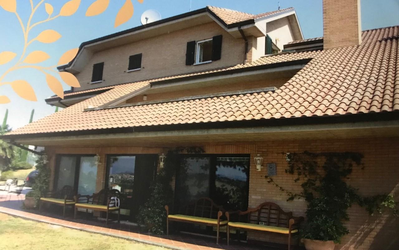 Villa in vendita a Terre Roveresche