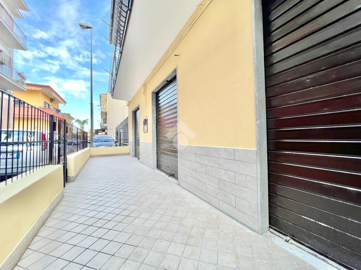 Negozio in affitto a Mugnano Di Napoli