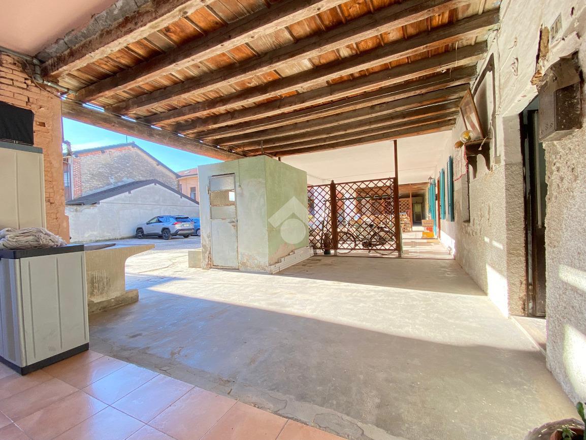 Rustico in vendita a Castel Rozzone