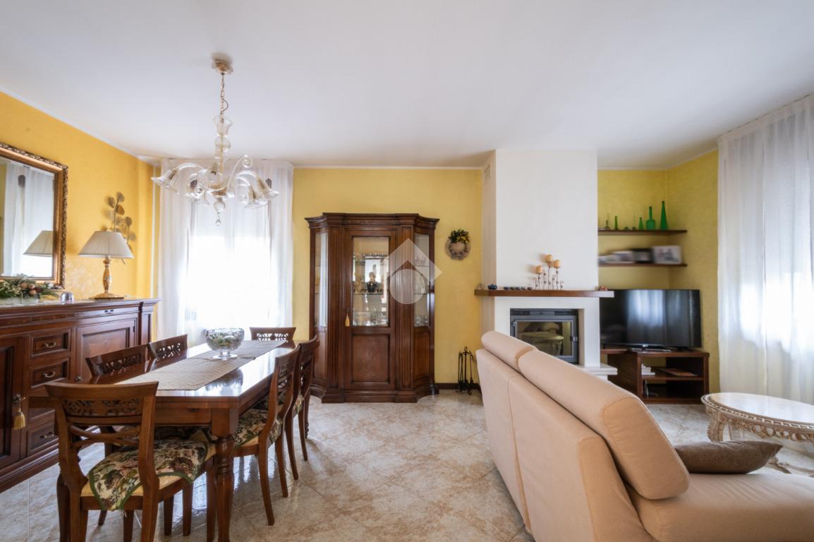 Villa in vendita a Novi Di Modena