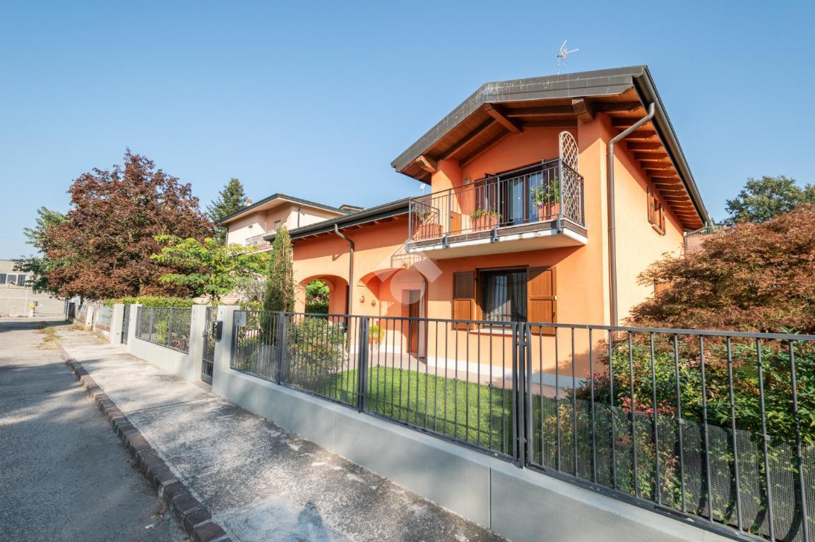 Villa in vendita a Novi Di Modena