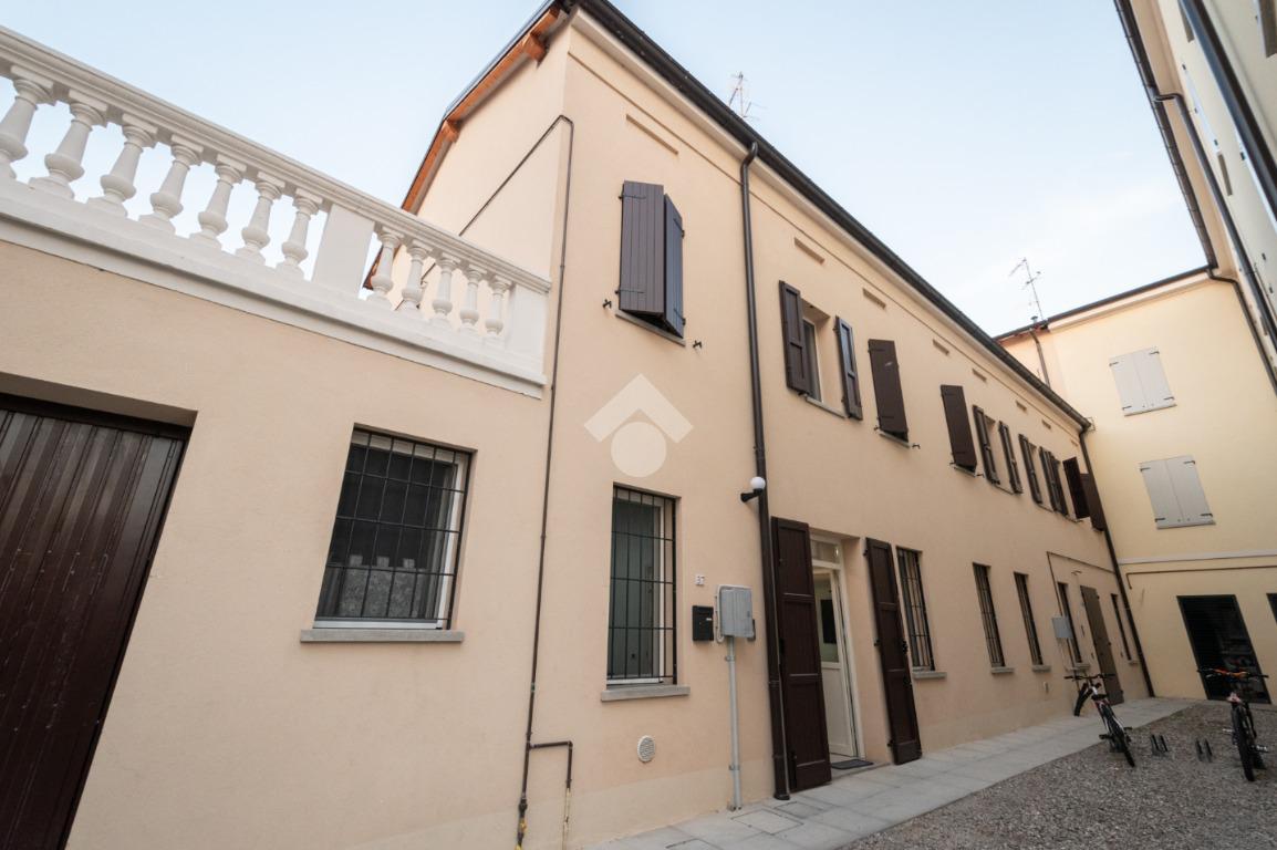 Villa in vendita a Novi Di Modena