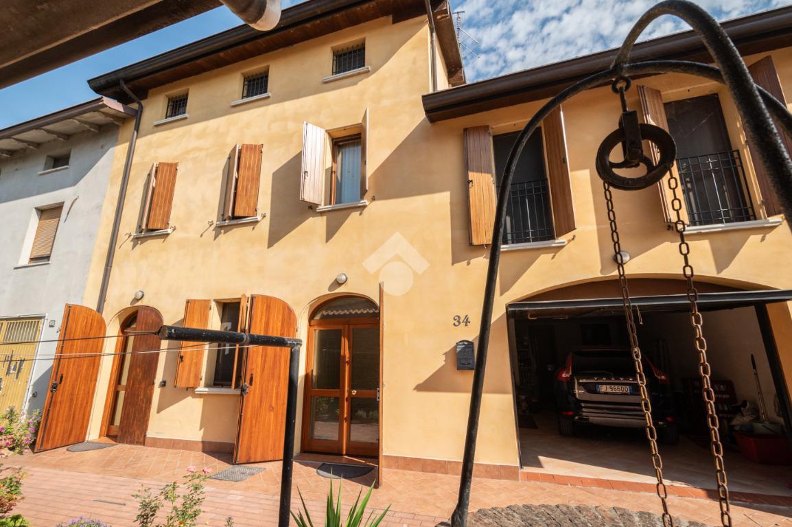 Villa in vendita a Novi Di Modena