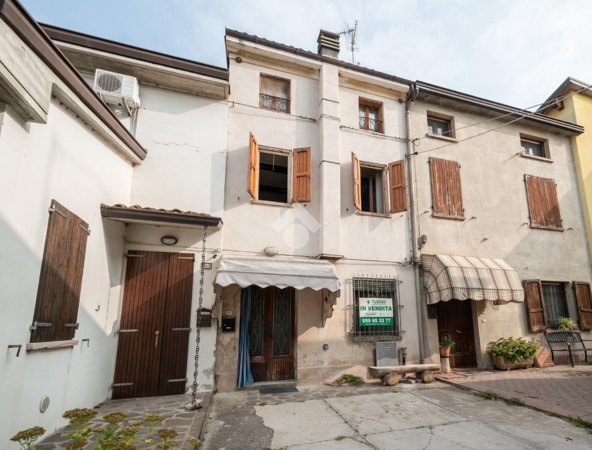 Villa in vendita a Novi Di Modena