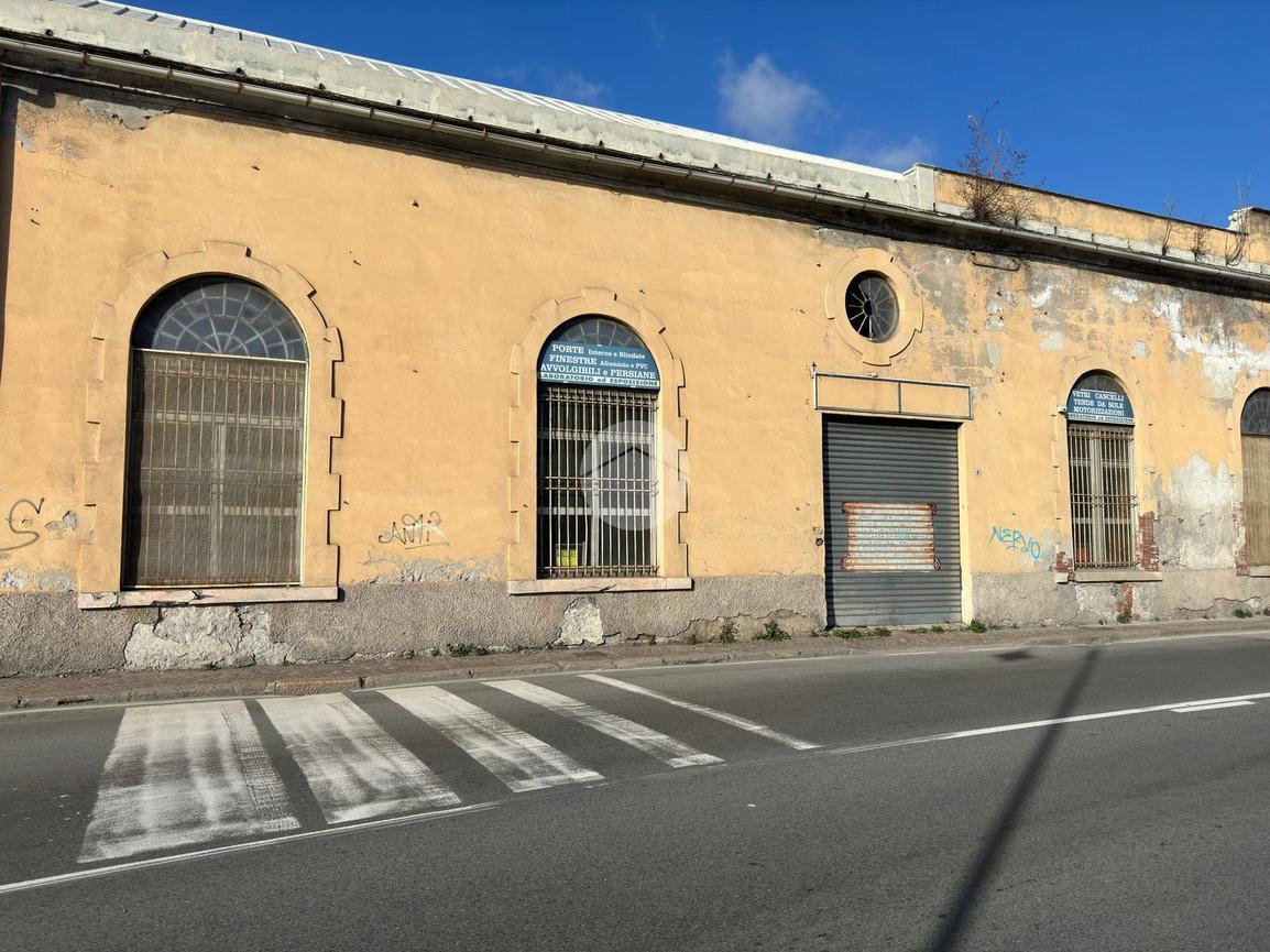 Capannone in vendita a Genova