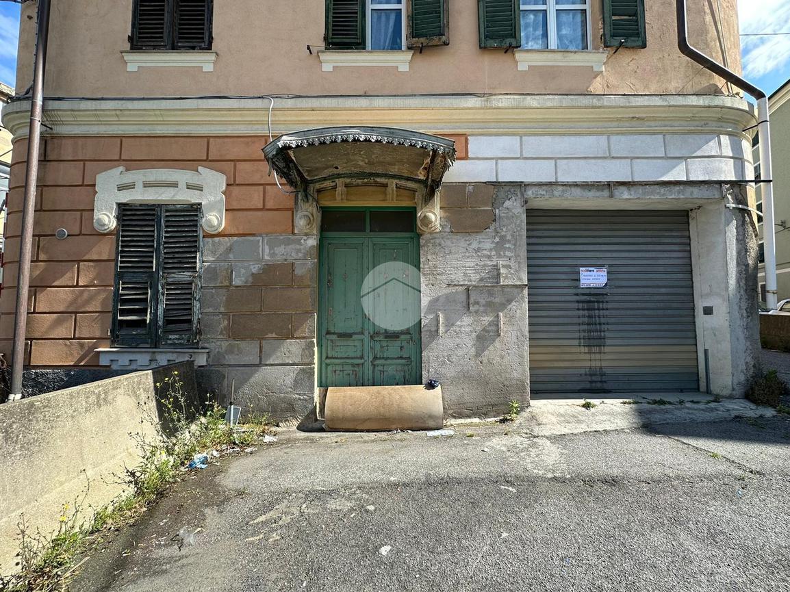 Magazzino in affitto a Genova