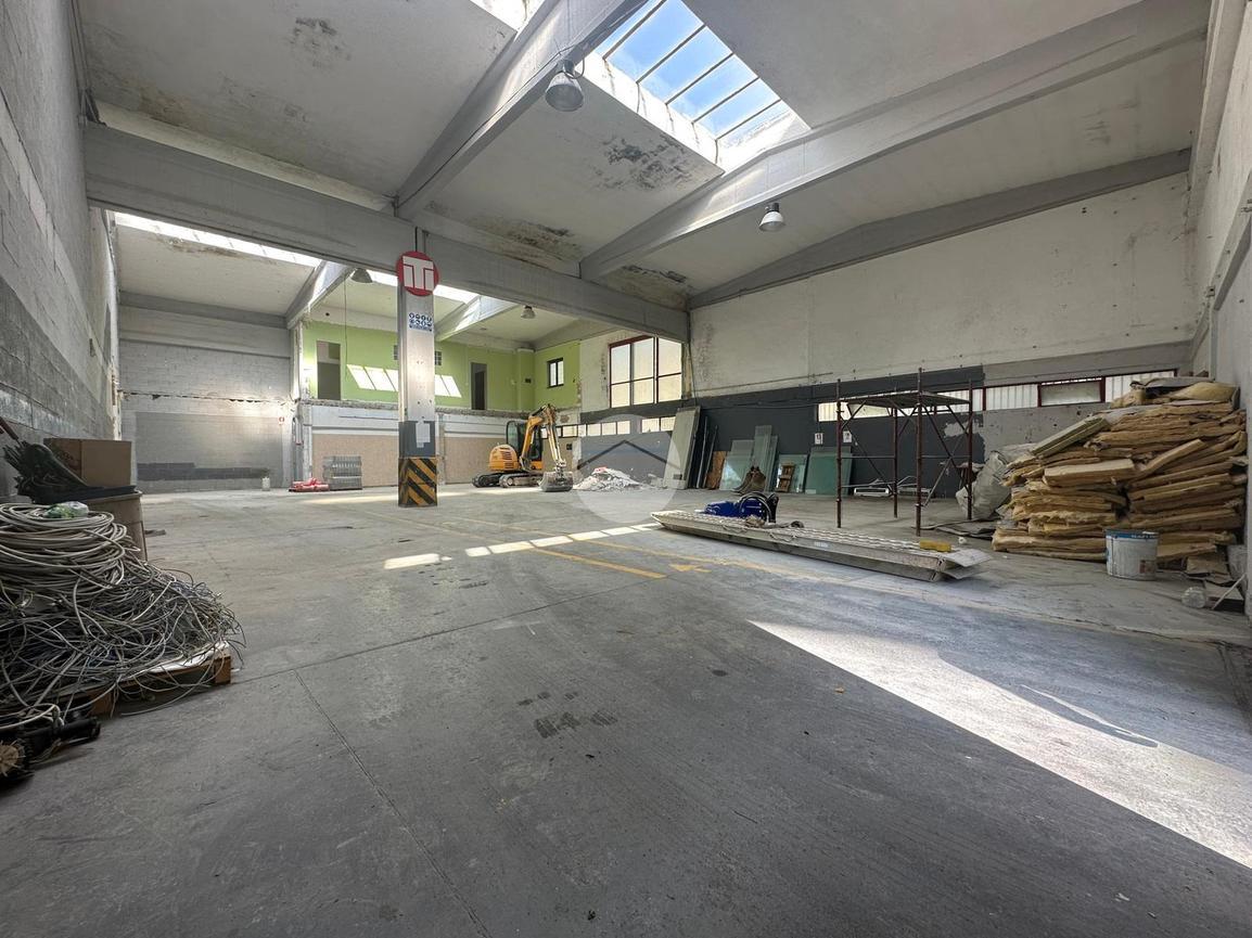 Capannone in vendita a Genova