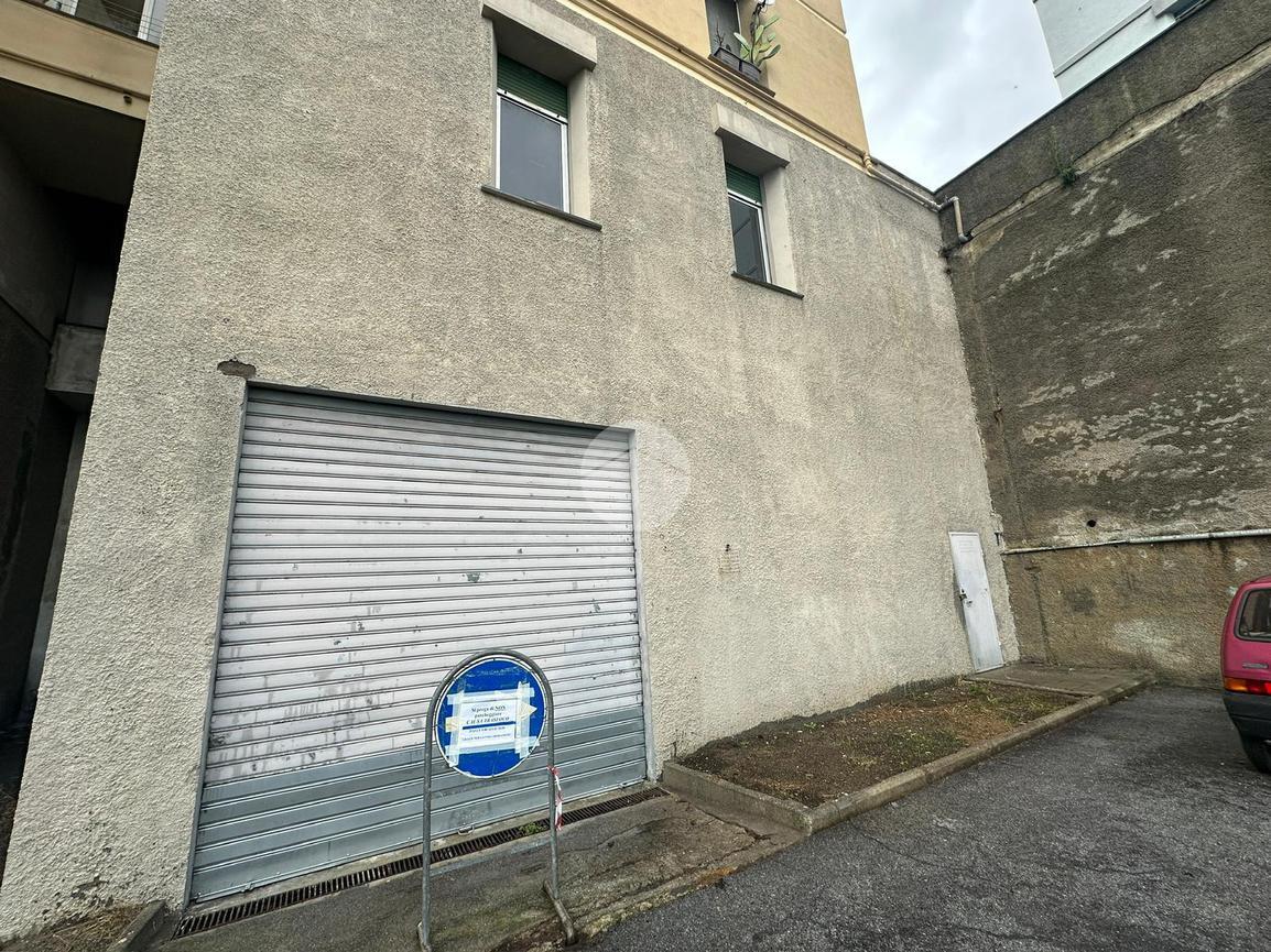 Magazzino in vendita a Genova
