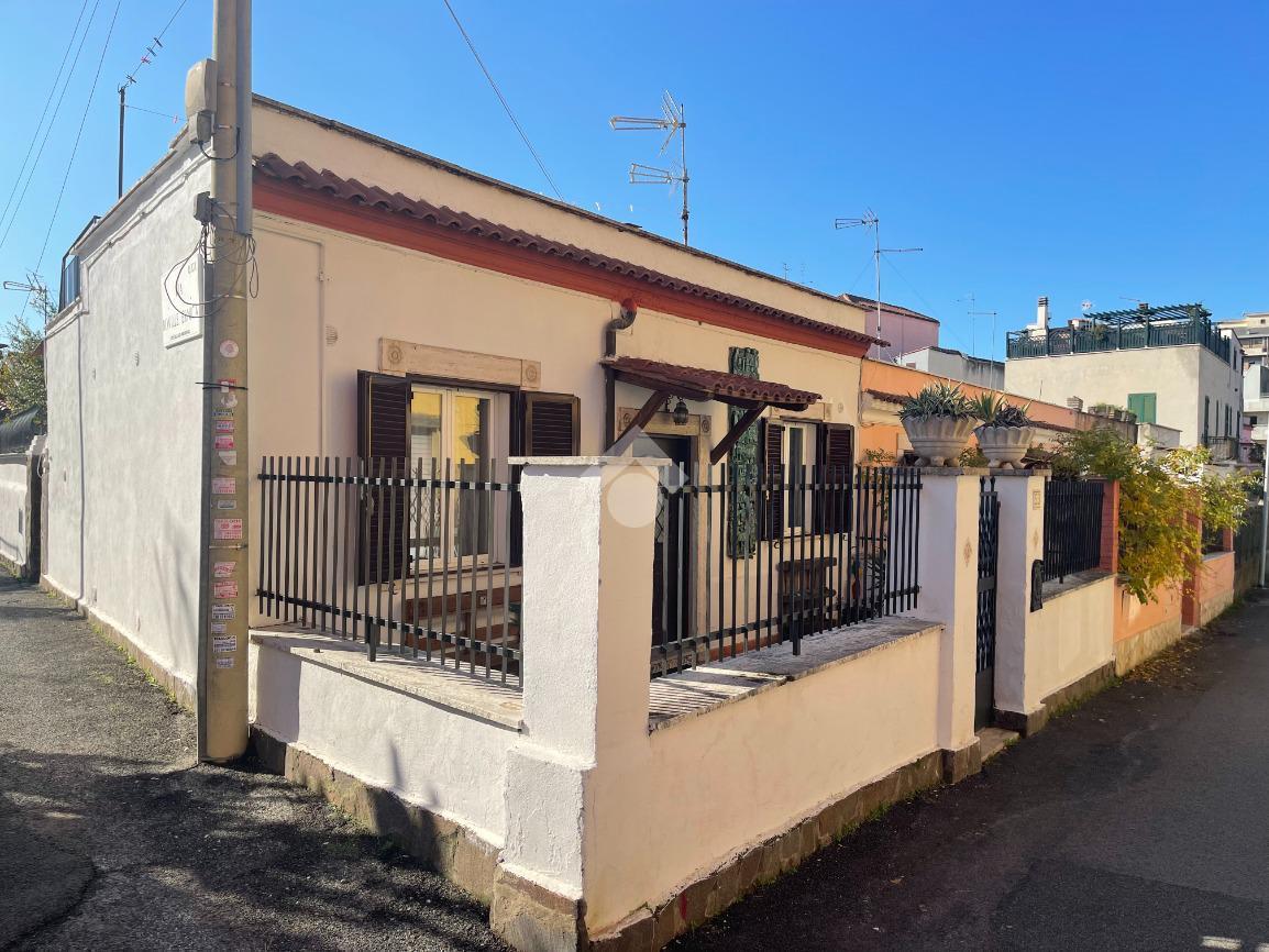 Casa indipendente in vendita a Roma