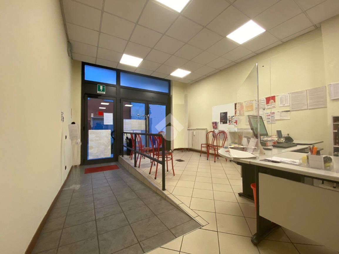 Negozio in vendita a Albano Sant'Alessandro