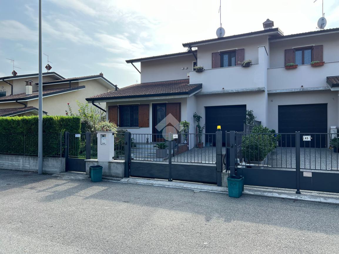 Villa in vendita a Spino D'Adda
