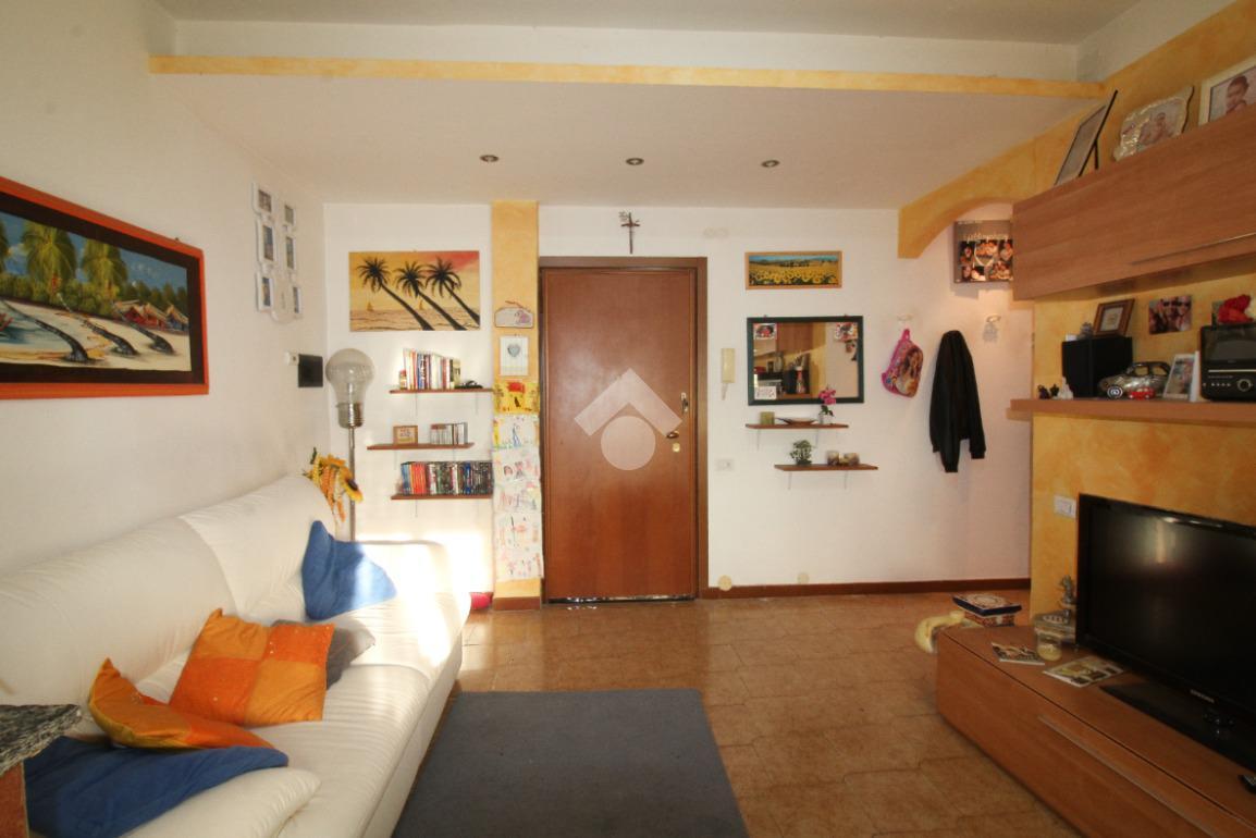 Trilocale in Via Ogliari 6, Malnate