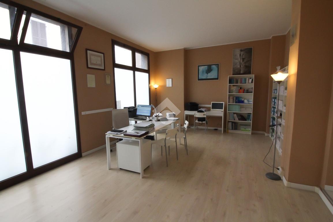 Negozio in vendita a Malnate